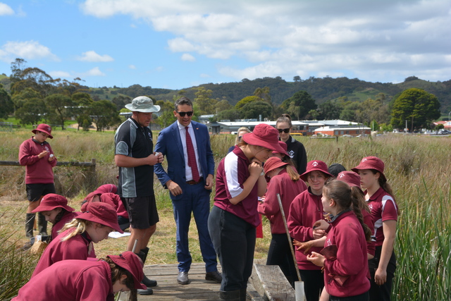Boyer visits Mt Compass | The Victor Harbor Times